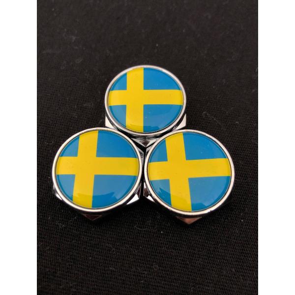 2021年4月1日からのナンバーボルトカバーの新基準に適合しております。直径28mm以下、厚さ9mm以下車検適合品で公道使用可能です。その他詳細は直接陸運局又は国土交通省にお問い合わせください。●商品説明ボルボ サーブ などの車両の方にいか...