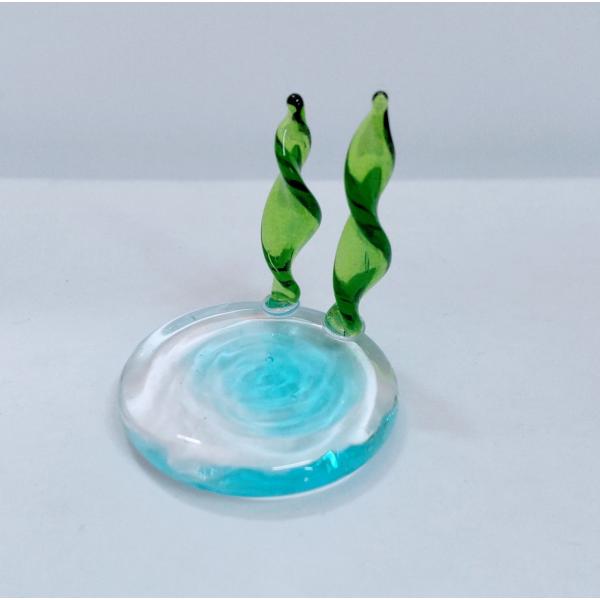 海草台（S)のガラス細工です。【大きさ】約高さ２５ミリ　　横幅２５ミリ　　　　　奥行２５ミリ＊商品は一つ一つ手造りのため大きさや色合いなどが写真と異なる場合がありますのでご了承をお願い致します。