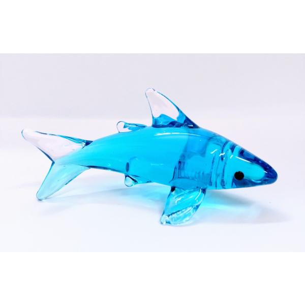 サメ（L)ピンク/水色のガラス細工の置物です。　　　2色のグラデーションがとても綺麗です。【大きさ】約高さ２５ミリ　　横幅３５ミリ　　　　　奥行５５ミリ＊商品は一つ一つ手造りのため大きさや色合いが写真と異なる場合がありますのでご了承をお願い...