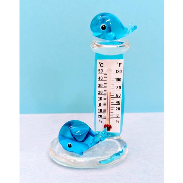 温度計（S)クジラのガラス細工の置物です。【大きさ】約高さ７５ミリ　　横幅５０ミリ　　　　　奥行３５ミリ＊商品は一つ一つ手造りのため大きさや色合いが写真と異なる場合がありますのでご了承をお願い致します。