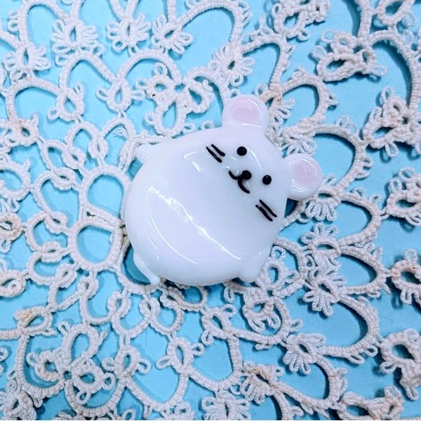 子箸置きのガラス細工の置物です。【大きさ】約高さ３５ミリ　　横幅３０ミリ＊商品は一つ一つ手造りのため大きさや色合いなどが写真と異なる場合がありますのでご了承をお願い致します。