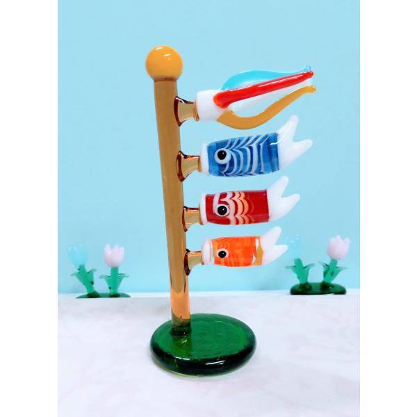 鯉のぼり(L)マーブル緑のガラス細工の置物です。【大きさ】約高さ８５ミリ　　横幅５０ミリ　　　　　奥行３５ミリ＊商品は一つ一つ手造りのため大きさや色合いなどが写真と異なる場合がありますのでご了承をお願い致します。