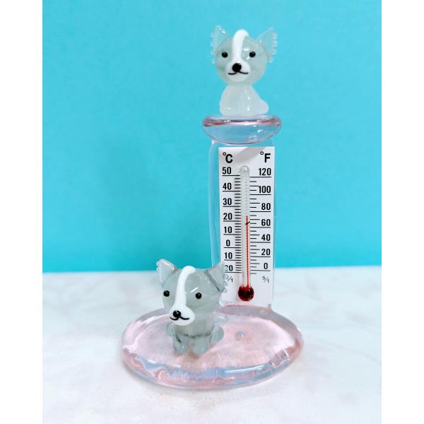 温度計パピヨンのガラス細工の置物です。【大きさ】約高さ７５ミリ　　横幅５０ミリ　　　　　奥行３５ミリ＊商品は一つ一つ手造りのため大きさや色合いが写真と異なる場合がありますのでご了承をお願い致します。