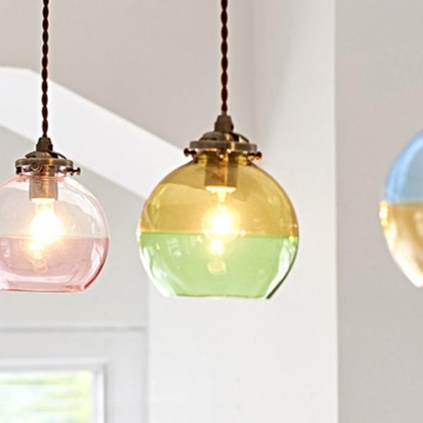 アルビカ ペンダントライト（Arvika Pendant Light）LT-1593はインターフォルム（Interform）のペンダントライトです。コロンと丸いガラスセードを2トーンカラーで仕上げたレトロでかわいいペンダントライト。カラーガ...