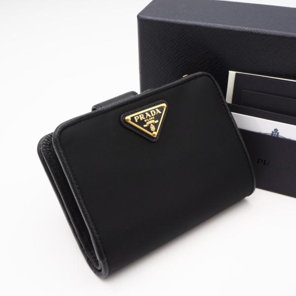 ■ブランド名PRADAプラダ■品名レザー コンパクトウォレット■シリアルRFID(ICチップ)内蔵の商品のためシリアルナンバーの記載がありません。■型番1ML018■カラー系統ブラック■サイズW約12cm x H約9cmx D約3.5cm■...