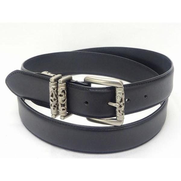 商品名 KIETH BELT 91375 BL 145cm（サイズ調整可能）カラー ブラック甲材 天然革底材 靴幅 サイズ 商品説明 デザイン性のあるバックルがカジュアルな服装に使いやすいベルト。ハサミなどでカットすれば長さを調整できるので...