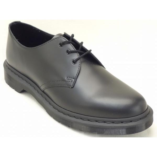 商品名 ドクターマーチン GIBSON 1461 14345001カラー ブラック/ブラック甲材 天然皮革底材 合成底靴幅 表示なし　海外の標準的幅です。表示なし　サイズ uk 12(30.5cm)商品説明 イギリスの人気ブランド ドクター...