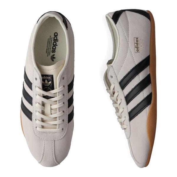 【名作が多く長年スニーカーフリークから愛されるブランド adidas】70年代のランニングスタイルを彷彿とさせる、細身の薄底シューズ。東京の名を冠したシューズを手に入れて、レトロな雰囲気を自分のモノに。これは、ビンテージ感がありながら、モダ...