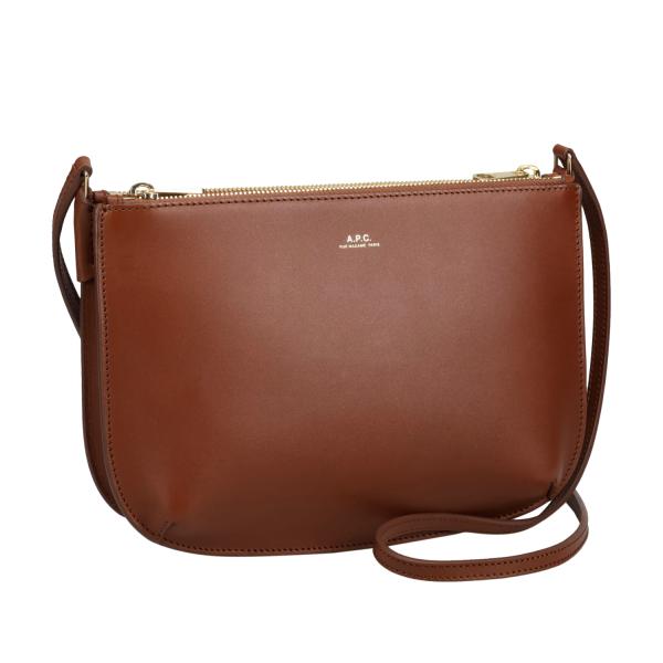 【ザイナージャン・トュイトゥがクリエイトする発想を形にするフランスのブランド A.P.C】A.P.C.(アーペーセー) の「SARAH BAG(PXAWV F61404)」。A.P.C.のアイコニックなSarahポーチの作りをベースにした、...