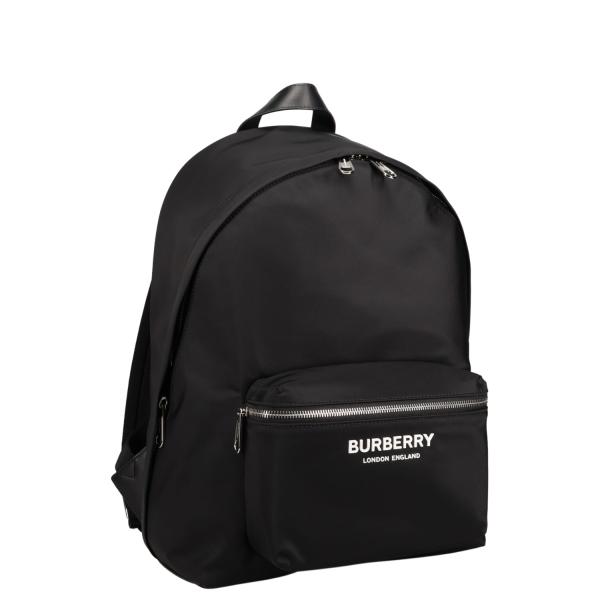 BURBERRY(バーバリー)のメンズバックパック「ECONYL BACKPACK」。漁網や布の端切れ、工業用プラスチックから再生されたサステナブルなナイロン素材「ECONYL」をメインに採用しています。上質なレザートリムが高級感を加え、フ...