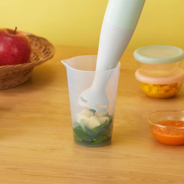 【人生を贅沢に愉しむための遊び心に満ちたライフスタイルブランド BRUNO】小型ヘッドと専用カップで少量の食材もなめらかに仕上げ、初期の離乳食作りをサポートします。手作りドレッシングや料理のソースも素早く均一に。電子レンジ対応のカップで、そ...