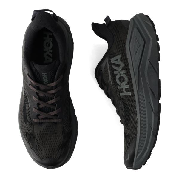 【厚いミッドソールで柔らかいクッショニングと軽さを感じられるブランド HOKA ONEONE】ロード公認。トレイルテスト済み。ロードとトレイルの両方で実力を発揮をするCHALLENGER 8(チャレンジャー 8)は、前モデルと同様に様々な路...