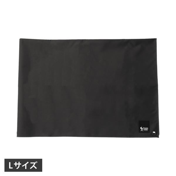 【ブームに左右されないデザインと機能性で、キャンプシーンに彩りを加えるブランド Oregonian Camper】裏面に防水加工が施されたグランドシート。Lサイズは5-6人で使用でき、レジャーシートとしてだけでなく、荷下ろし用、簡易ツェルト...