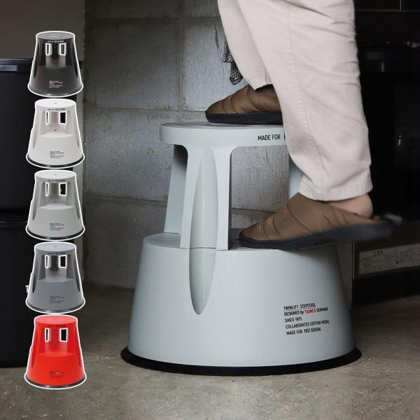 デンマークのオフィス家具ブランドTWINCO社のアイコン的なアイテムであるステップ&amp;スツール。POSTGENERALとのコラボレーションモデルとしてTWINCO社に生産を依頼したオリジナル仕様です。底面のキャスターは荷重をかけると沈...