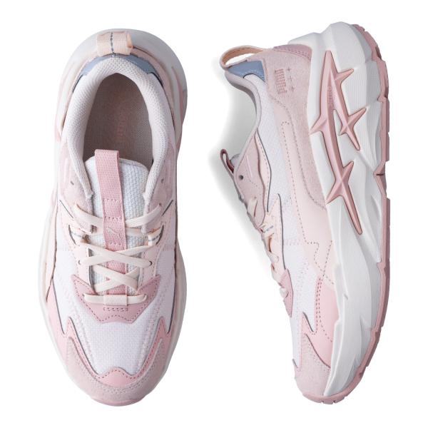 爆買【名作クライドやスエードを生み出し、アスリートを足元から支えるブランド PUMA】バラとその棘からインスピレーションを得た、スピナニトロトーナルがPUMAから登場。NITROFoamを搭載したソールは、クッショニングがよく軽量です。アッ...