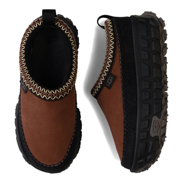 爆買【ビーチスタイルからラグジュアリーまで世界中が認めるブランド UGG】UGGの定番スリッポンTASMAN(タスマン)をリミックスした大胆なルックスで最高に心地よいVENTUREDAZE(ベンチャーデイズ)。タイヤのような大きなトレッドを...