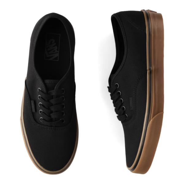 【スケーターやバイカーから根強い支持を得るブランド VANS】このシューズがすべての始まり。かつてスタイル 44と呼ばれた、VANS初めてのシューズであるオーセンティックは、1966年の誕生以来、耐久性のあるキャンバスのアッパーとワッフルパ...