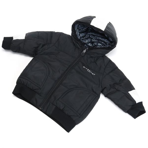 ジバンシーのベビー−ジャケット，上着です  素材：表地：ポリエステル100% 裏地：ポリエステル97% ポリウレタン3% 中綿：ダウン90% フェザー10% カラー：09B BLACK ブラック  サイズ： 表記サイズ | 月齢 | 肩幅 ...