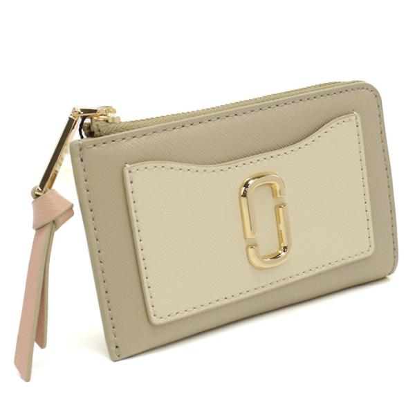 品番：2F3SMP063S07 241素材：牛床革（ポリウレタンコーティング）カラー：KHAKI MULTIベージュ(241)金具色：ゴールドサイズ：W約13cm x H約7.5cm x D約2cm 仕様：外側：カードポケット×5内側：オー...