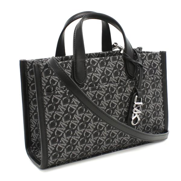 品番：30F4S3GM5B 023素材：コーティングキャンバスレザーカラー：BLK-SILVERブラック(023)金具色：シルバーサイズ：W約26cm x H約17.5cm x D約8.5cm 仕様：外側：オープンポケット×1内側：オープン...