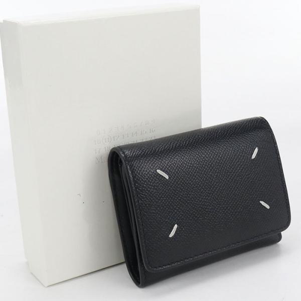 品番：SA3UI0017 P4745T8013素材：カーフカラー：ブラック金具色：シルバーサイズ：W約10.5cm x H約8.5cm x D約2.5cm 仕様：外側：カードポケット×1内側：小銭入れ×1内側：札入れ×1内側：カードポケット...