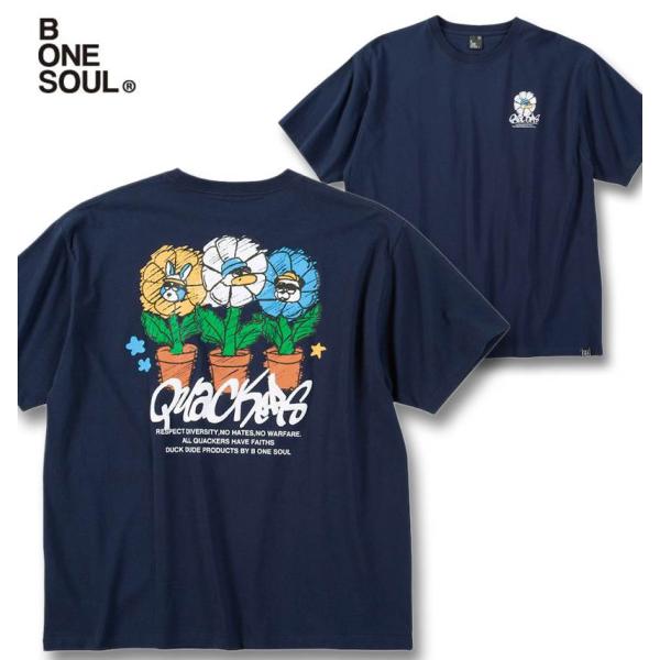 b-one-soulのDUCK DUDEフラワークレヨン半袖Tシャツです。ぷっくりとした発泡プリントとラバープリントが組み合わさったデザインです。サイズ　バスト　総丈　裾周り　肩幅　袖丈　アームホール　袖口 cm3L　130　78　130　...