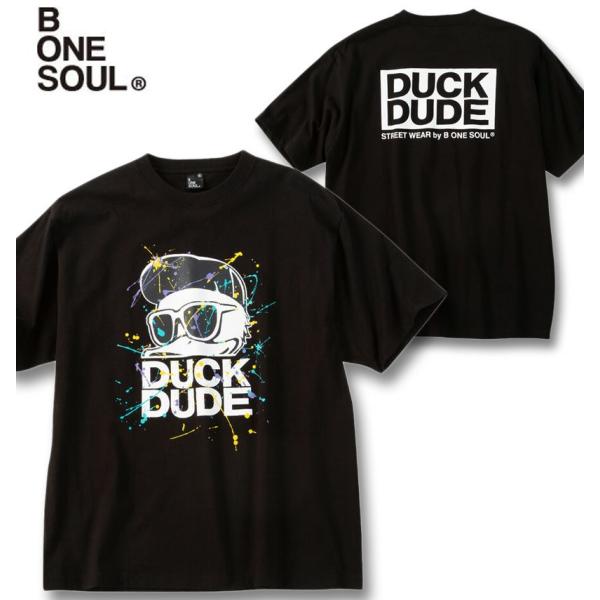 b-one-soulのDUCK DUDEスプラッシュロゴ半袖Tシャツです。勢いのあるスプラッシュロゴが、アクティブで自由な雰囲気を演出。大きめのプリントがアクセントになり、ストリート感のある着こなしが楽しめます。サイズ　バスト　総丈　裾周り...