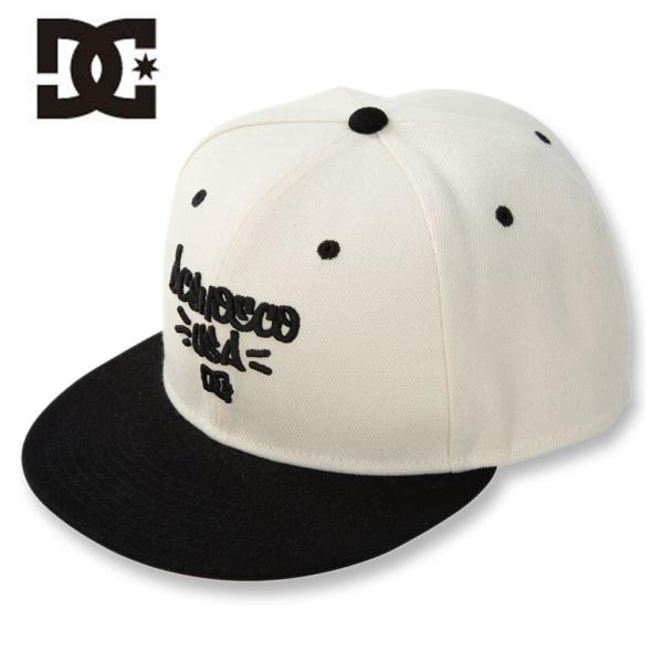 DCSHOESの26GRAFFITI EMB SNAPBACKキャップです。フロントのタギング調の3D刺繍が目を引くフラットバイザー6パネルキャップ。型崩れしにくいポリエステルツイル生地を使用。スナップバック仕様で、簡単にサイズ調整が可能。...
