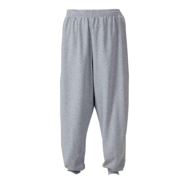 【MANCHES CLUBスウェットパンツ】体にほどよくフィットする、スウェットパンツ。カラー:モクグレー素材:綿 100%サイズ　ウエスト(適応)　股下　わたり幅　ヒップ　総丈3L　95〜110　77　44　135　111.54L　105...