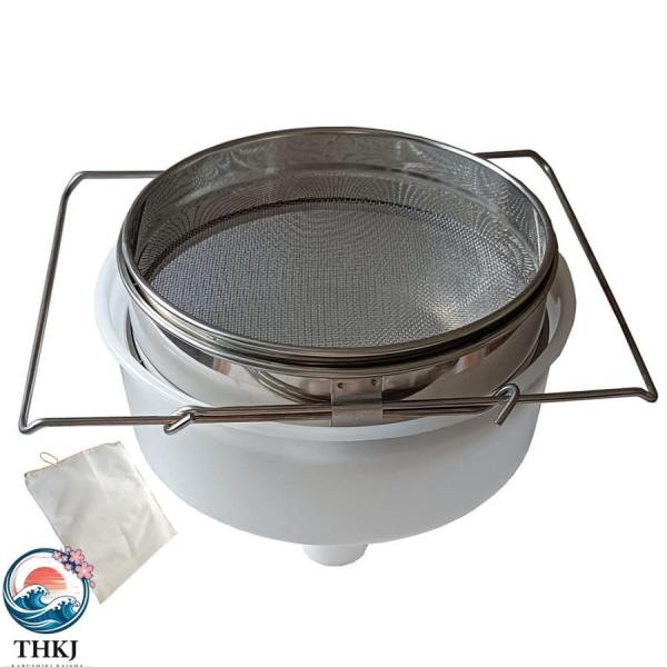 素材：二層ステンレス こし器：304ステンレス鋼、頑丈で耐久性があり、洗える、そして繰り返し使用することができます。フィルターバッグ：ナイロン、じょうご：PVCじょうご.3層 こし器 ：3重構造，上層ステンレス ブラシ：直径23cm×高さ4...