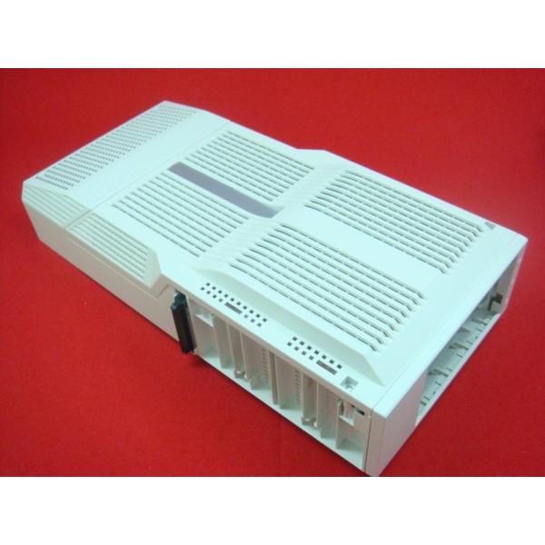 【こちらの商品は＜中古美品＞です】　NECのAspireX主装置（増設架）です。電話機は最大で512ポート(CCPU-B1+FreePortライセンス+AXリンク)台を接続可能です。外線は最大で200ポート(CCPU-B1+FreePort...