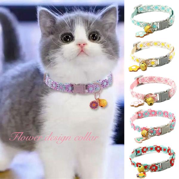 ★ 花柄の刺繍と揺れるチャームがかわいい♪小型犬＆猫用/鈴付き首輪です♪★ 本体はしっかりとした強化ナイロンテープ仕様で、サイドのアジャスターで首周りの調整ができます♪★ ワンちゃん＆猫ちゃんの可愛さUP♪見た目も上品な首輪ですよ♪◆ 猫＆...