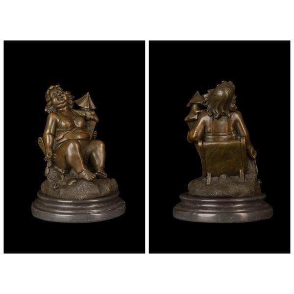 超人気ブロンズ像である。『太い婦人』を表現した素晴らしい作品である。造形、重量ともに確かなものがあり、鑑賞に耐えうる一品です。・高さ：24.5センチ・幅：16.5センチ・重量：4.7kg・材質：ブロンズ及び大理石