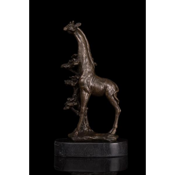 超人気ブロンズ像である。キリンを表現した作品。造形、重量ともに確かなものがあり、鑑賞に耐えうる一品です。・高さ：28.5センチ・幅：15センチ・重量：2.84kg・材質：ブロンズ及び大理石