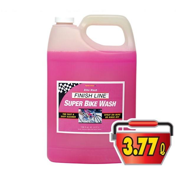 スーパー バイク ウォッシュを自転車に吹き付けたあとは水で流すか拭き取ってください。擦って洗う必要がないので簡単かつ迅速な洗浄ができます。カーボン ファイバー、アルミニウム、クリア コートが施されている自転車とパーツに対しても安全に使用できます。