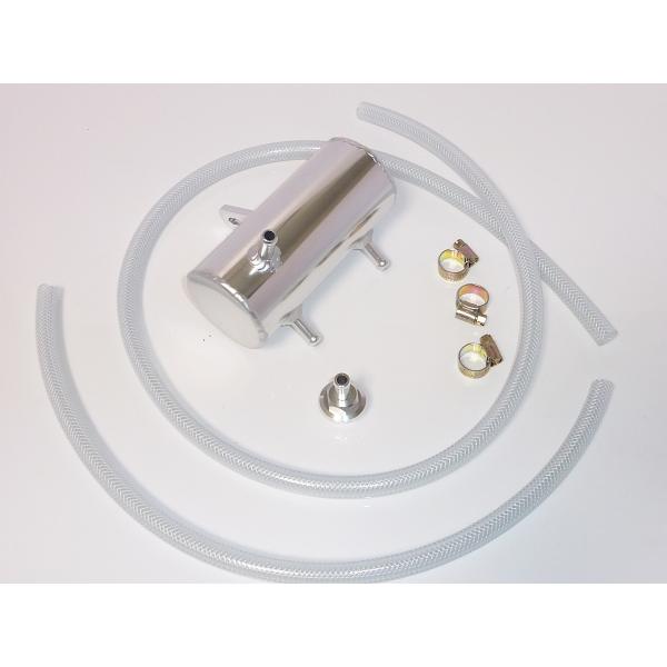 モンキー１２５用アルミオイルキャッチタンクセットです。アルミタンクは直径６５ｍｍ、長さ１４０ｍｍ、内容量約４２０ｃｃです、ステーは汎用となっています。