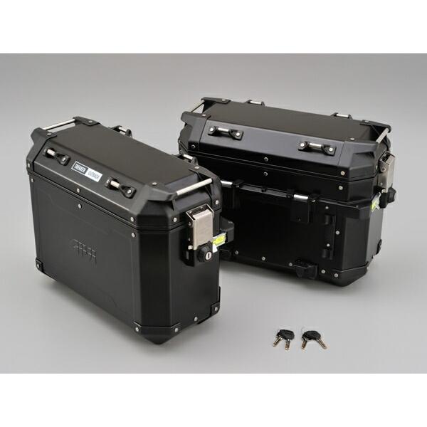 仕様：・カラー：ブラック・容量：37Ｌ・最大積載量：10kg(片側)※デイトナでは操縦性を考慮し3kg以下を推奨。注意事項：※防水性を考慮した設計をしておりますが、完全防水ではありません。※素材独自の風合いを出すためアルミ部分に表面処理を行...