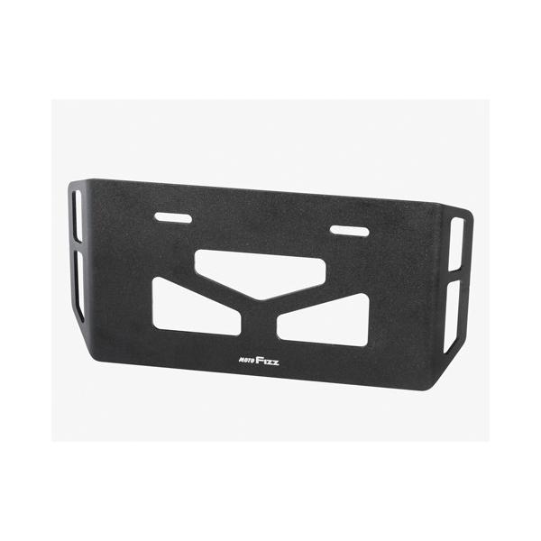 荷掛けの増設とナンバープレートガードを両立。原付からリミッターバイクまで車種を問わず装着可能。軽量なアルミ製で、バイクのスタイルを崩さないスマートな取り付けが可能です。色/材質：・カラー：ブラック・素材：アルミサイズ：（H）134×（W）2...