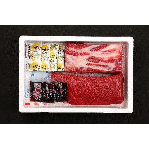 馬刺しの生産量・消費量が日本一の本場、熊本県の新鮮な「馬刺し」です。契約農場で生まれ飼育した馬を生きたまま輸入し、自然豊かで清涼な名水にも恵まれた阿蘇山麓の自社牧場で肥育、厳しい衛生管理の下、加工作業を行った安心・安全・新鮮で美味しい「馬刺...