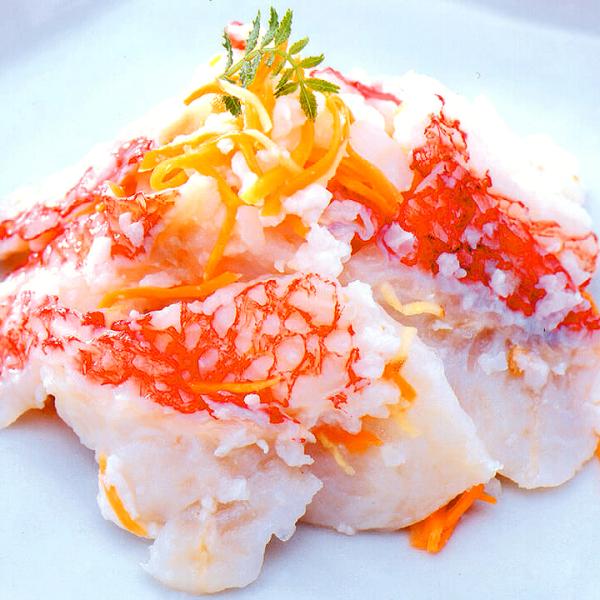 北国の海の幸を代表する高級魚「キンキ」（正式和名：吉次）を使用した「キンキのいずし」を食卓へ産地直送でお届けします。「いずし」とは、魚の切り身などと一緒に、米、糀、人参などの野菜を重ね漬けし乳酸発酵熟成させた、北海道独特の郷土料理です。「北...