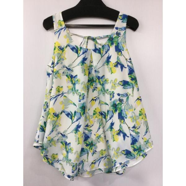 白にブルー系花柄　ノースリーブトップス
