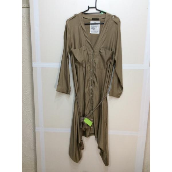 ベージュV首ブラウスワンピース