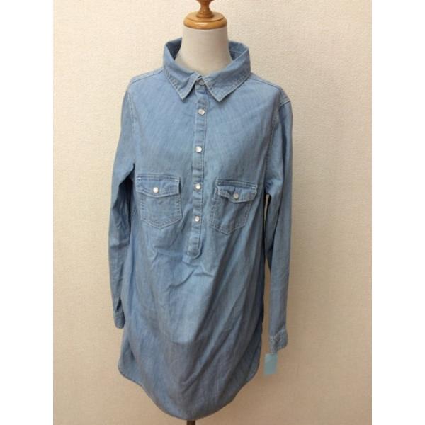 薄いブルーのデニムプルオーバーシャツ 丈が長め