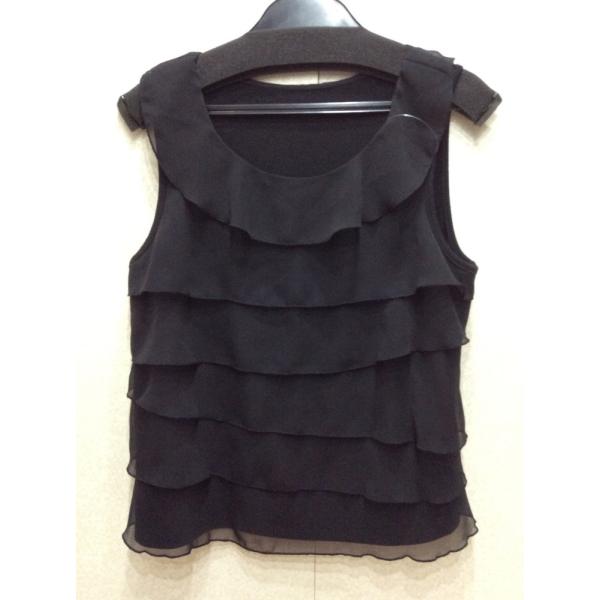黒ノースリカットソー 前シフォン段フリル