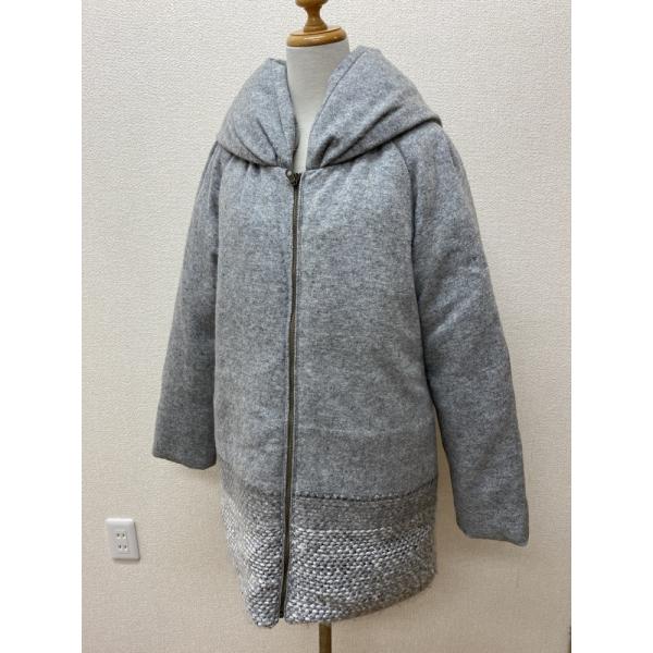 グレーのコート　中綿ダウン入り　すそ部分は太めニット切り替え
