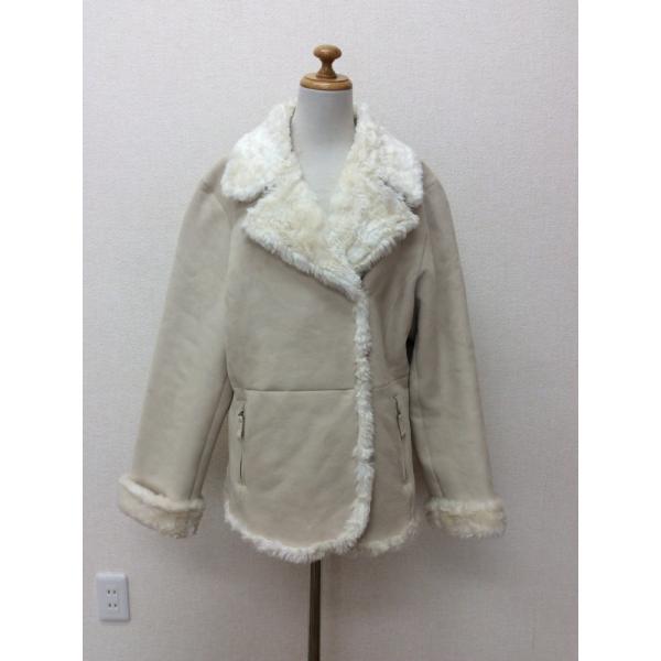 ベージュムートン風ショートコート