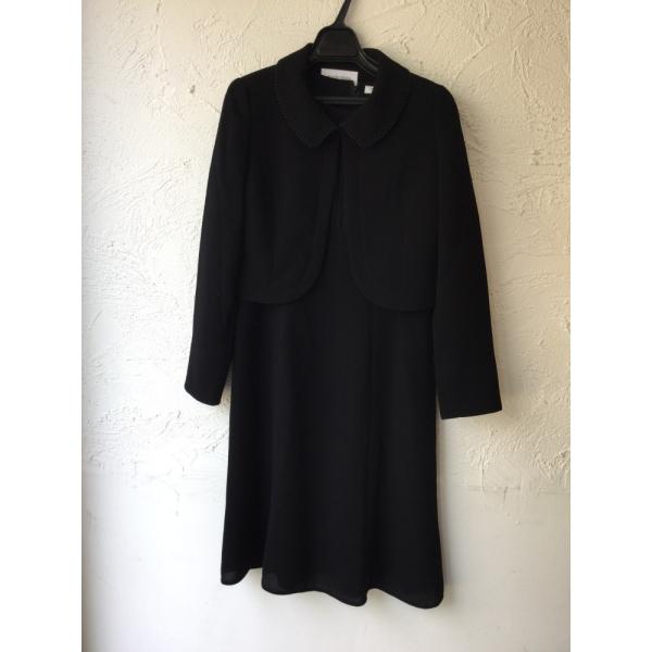 黒ジャケット、半袖ワンピース