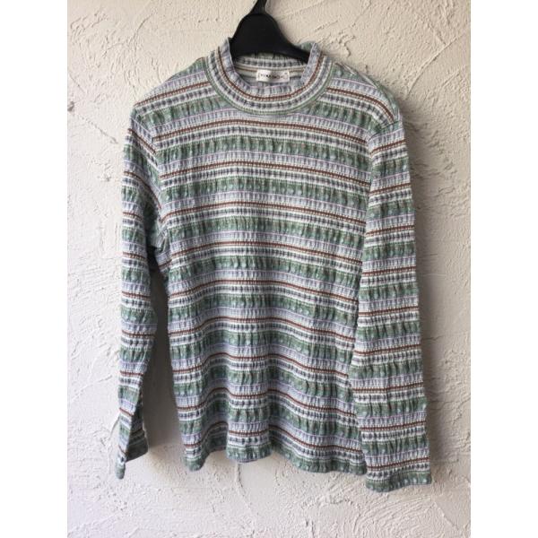 ボーダー風柄ハイネックカットソー　グリーン、茶、白、ブルーなど