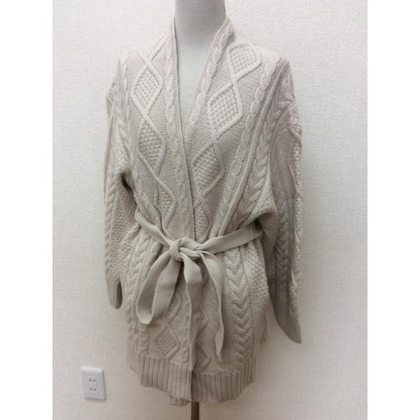 ベージュのニットガウン コート