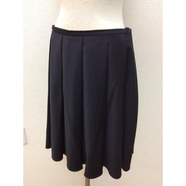 黒のプリーツスカート